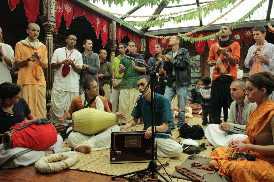 Srimati Radharani al templo de Mangaladevi - Vedic Library by ISVARA.org