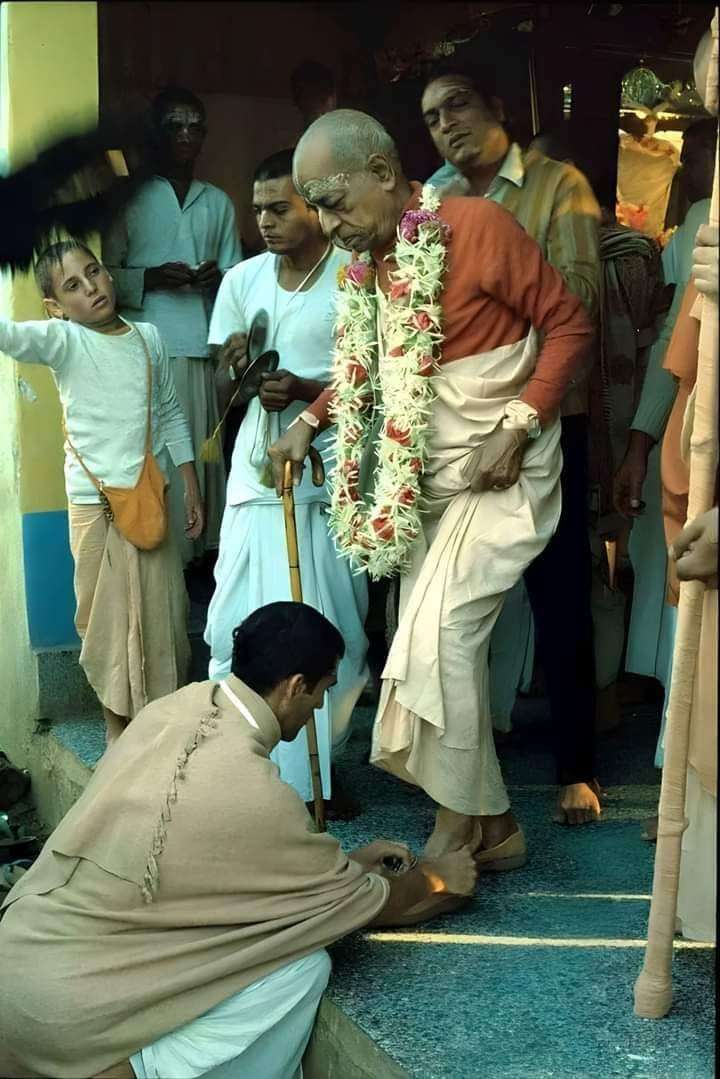 Sva-nistha bhakta-nistha - Vedic Library by ISVARA.org