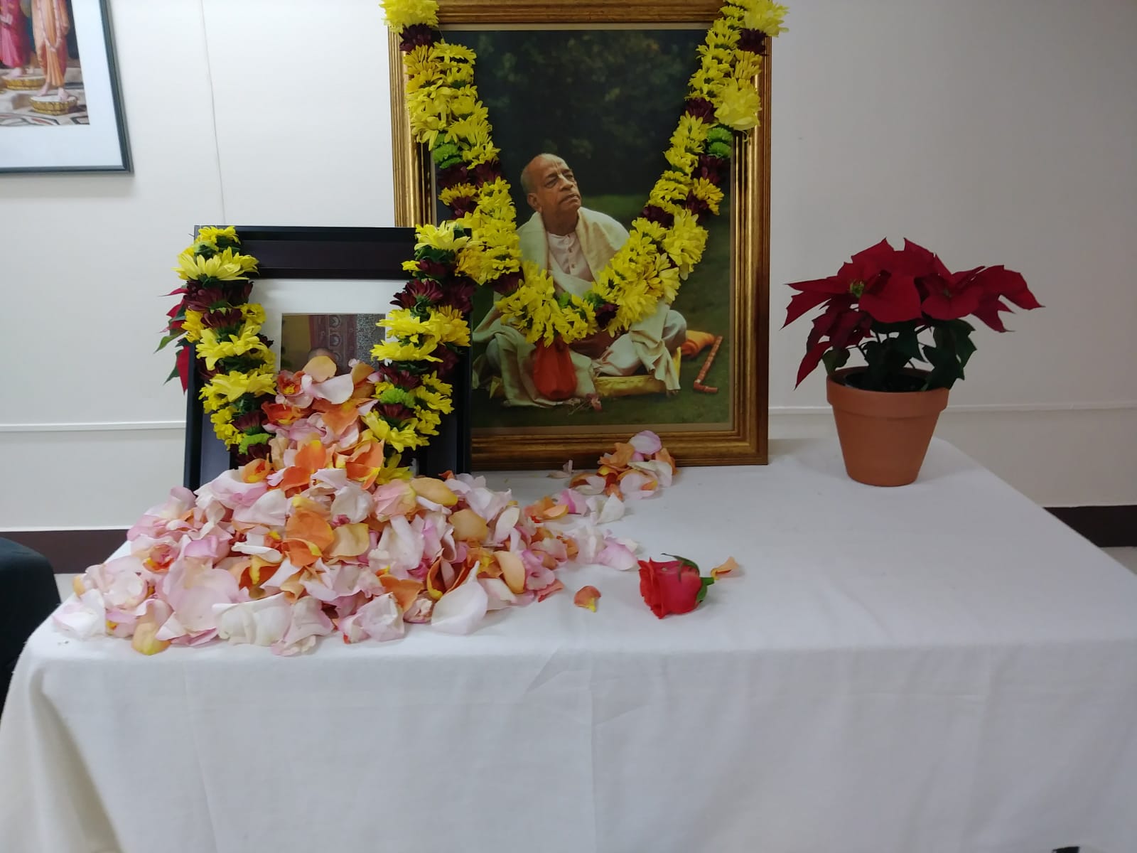 Fotos de la celebración del Vyasa Puja de Srila Manonatha Maharaja - Vedic Library by ISVARA.org