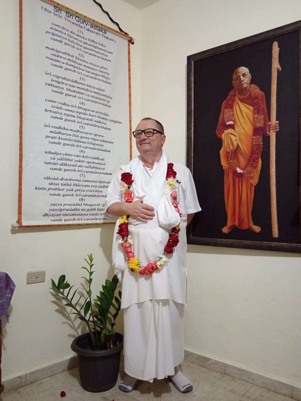 Ofrenda Vyas Puja 2023 - Guru Maharaj, Su Gracia Manonatha Prabhu. - Vedic Library by ISVARA.org
